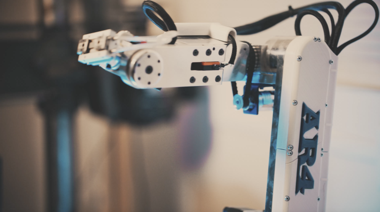 Emmett Idaho's AR4 Robot Arm Teaches Robotics in Top Global Universities